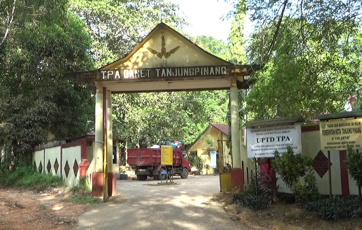 Peran Masyarakat Minim, Sampah Rumah Tangga Menumpuk 90 Ton per Hari di TPA Ganet - mejaredaksi